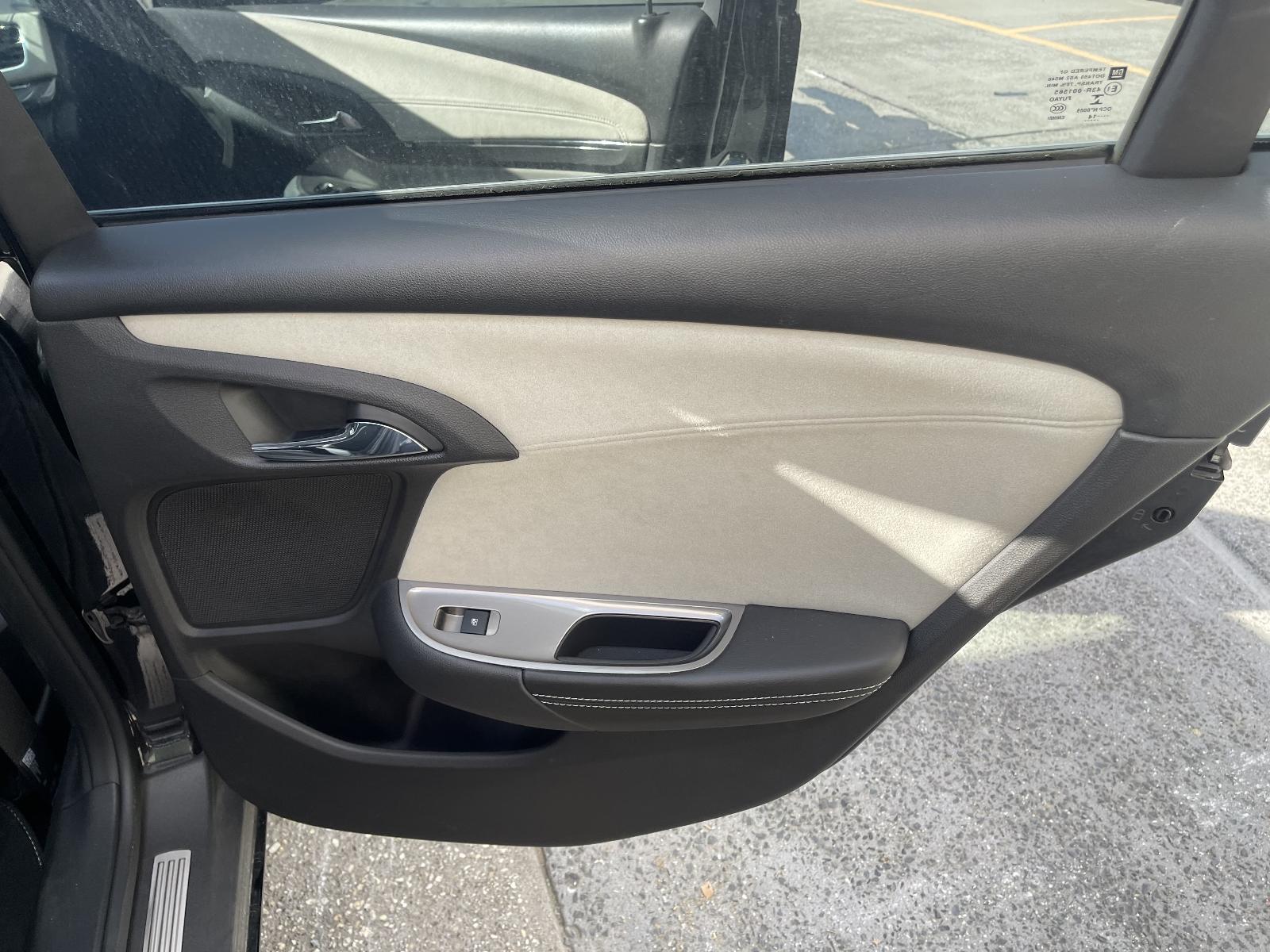 Roof Glass/Sunroof/T Commodore Holden 2014
