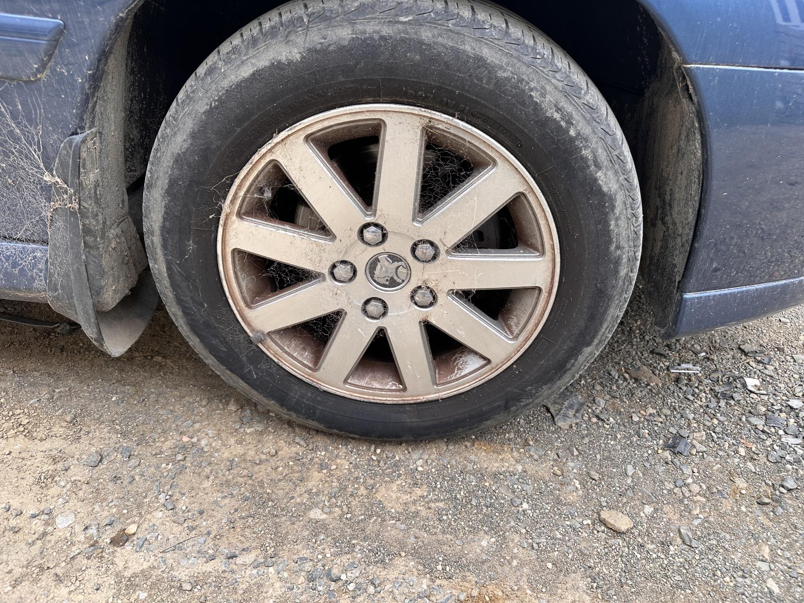 Side Step/Skirt Commodore Holden 2003