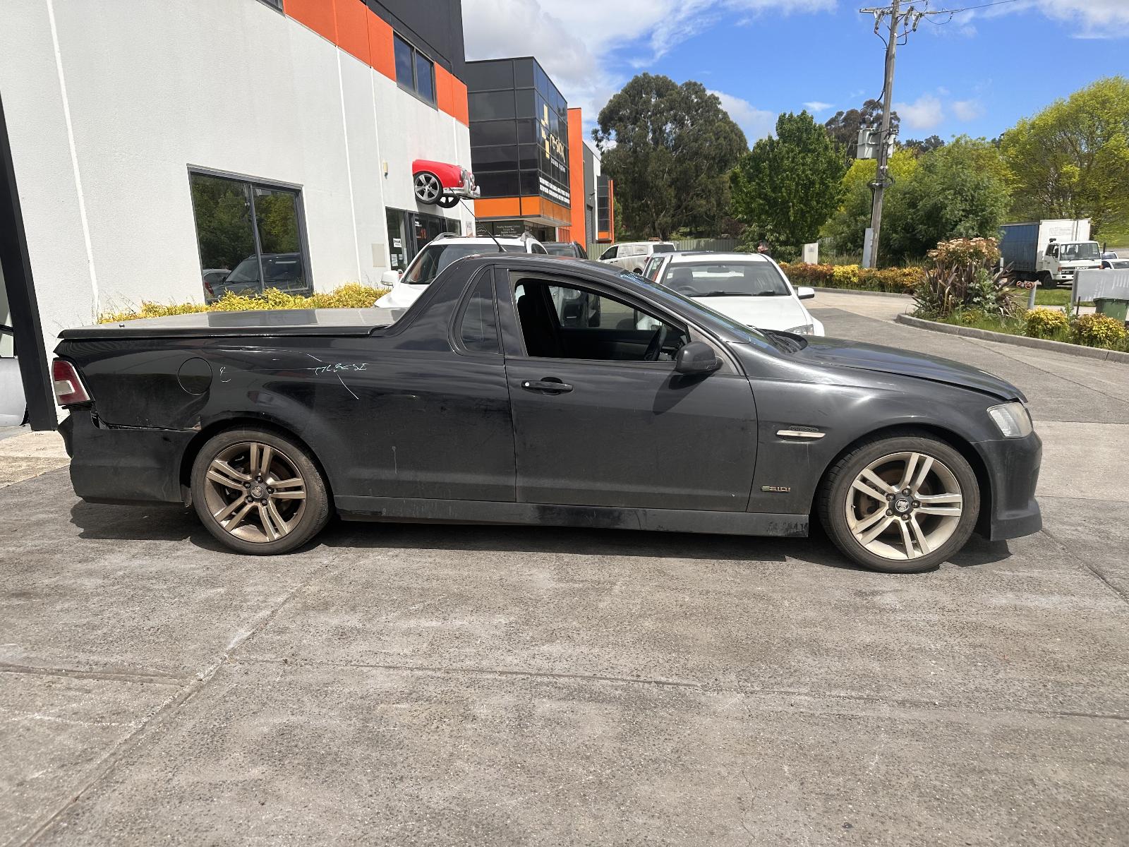 Side Step/Skirt Commodore Holden 2010