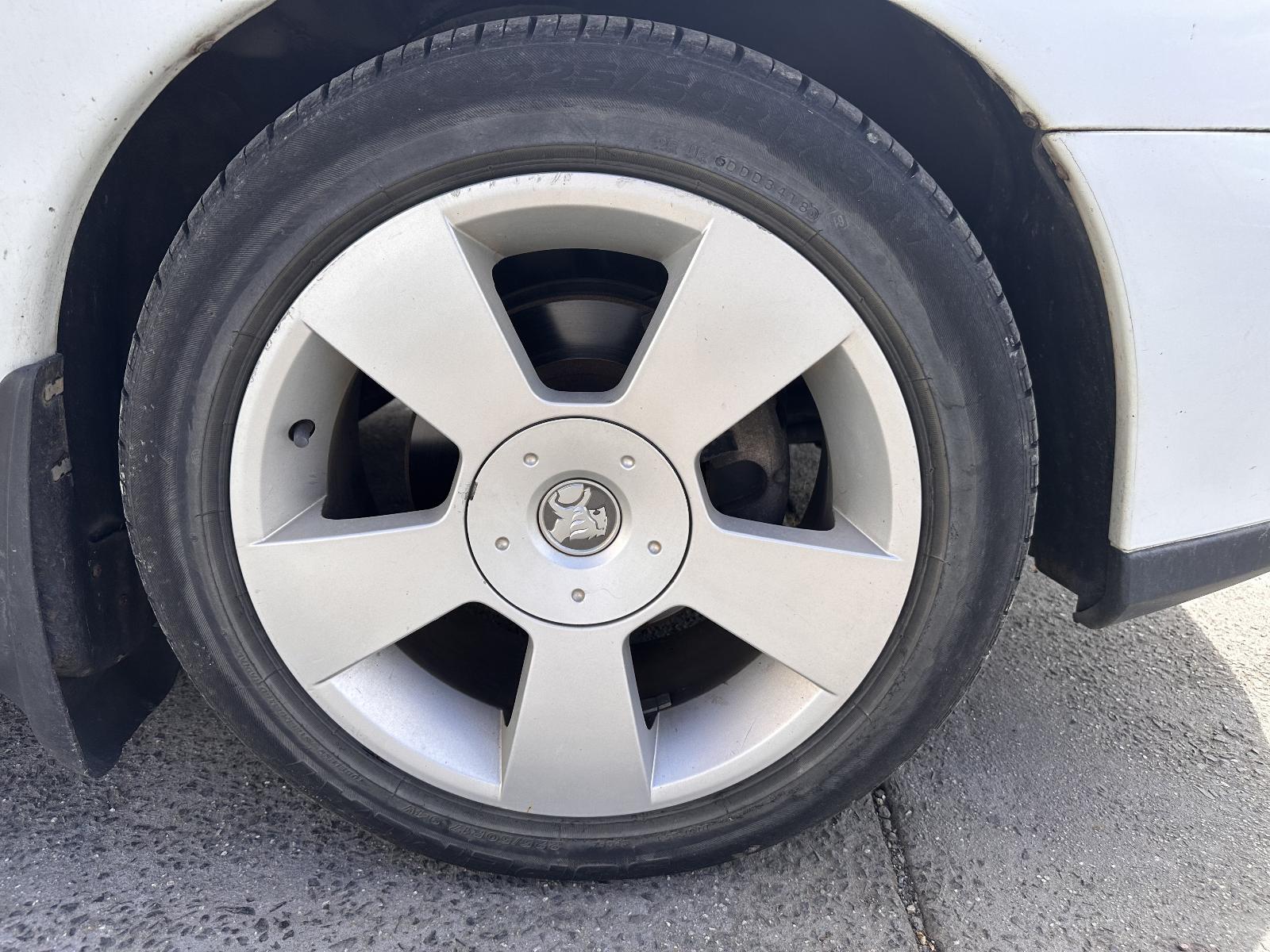 Front Bumper Commodore Holden 2003