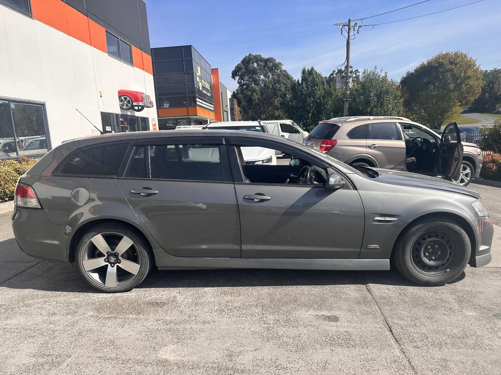 Side Step/Skirt Commodore Holden 2013